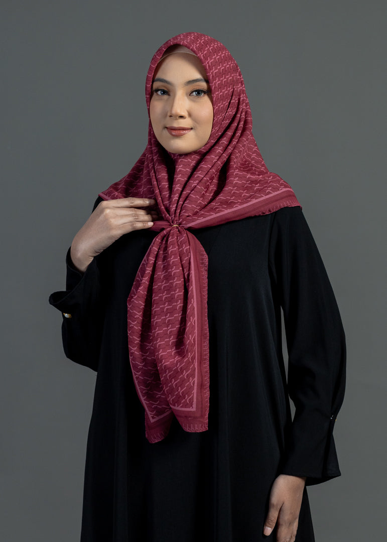 Kaila Chain Monogram - Scarf Voal Liza Motif Monogram | Elzatta