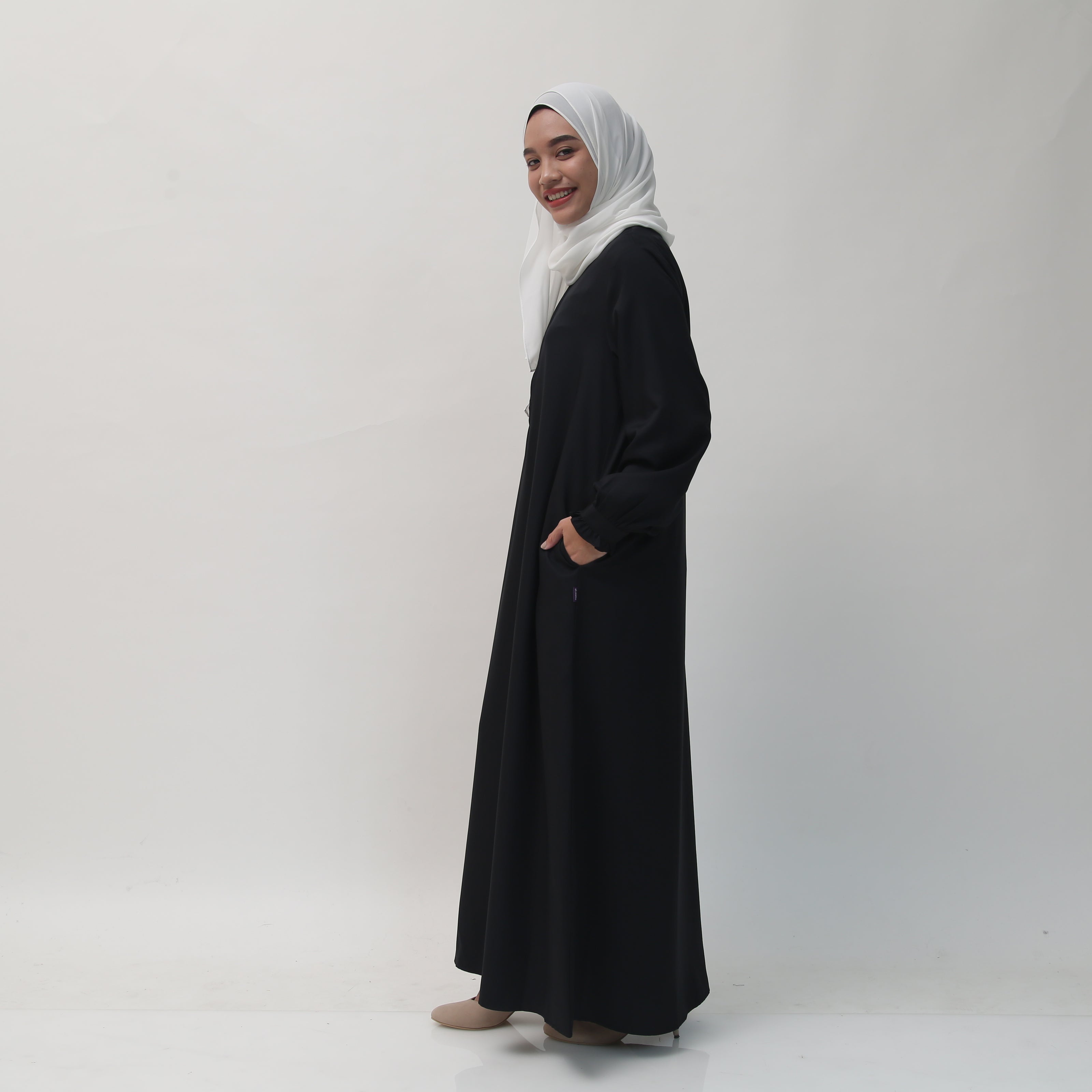 Gamis Manset Frills Ravelli - Hitam
